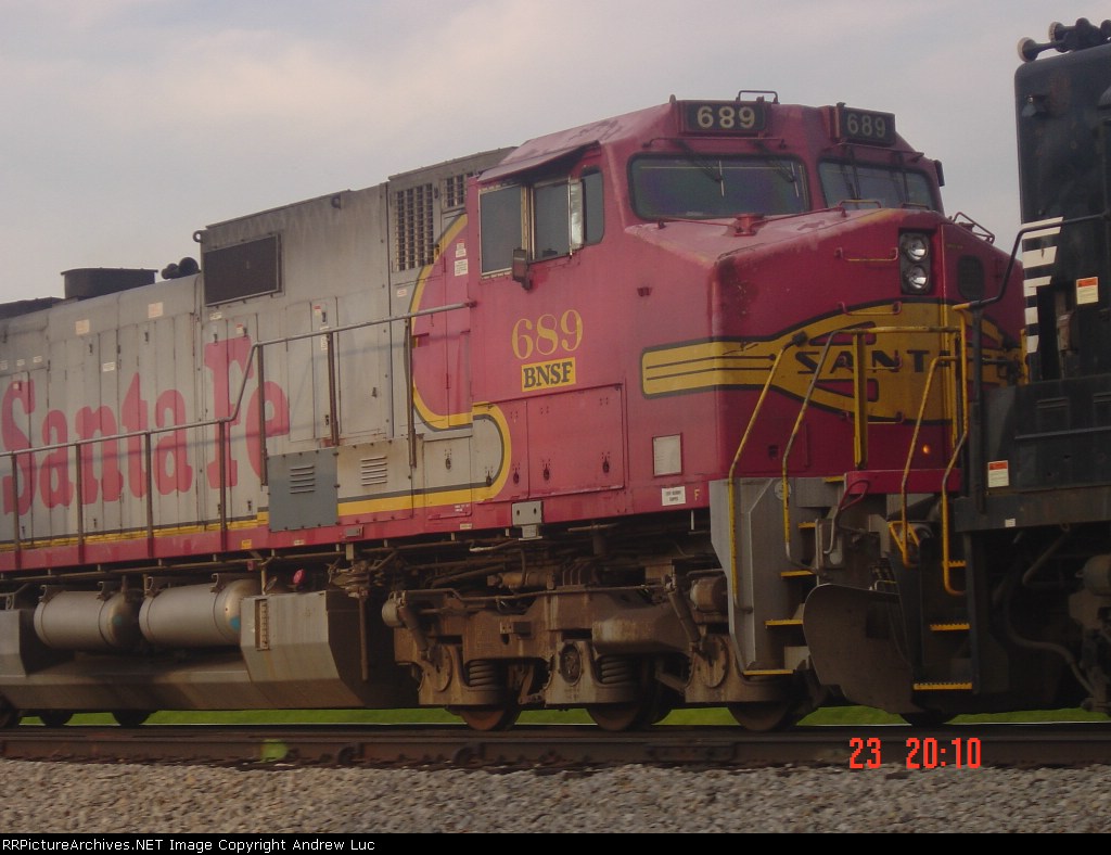 BNSF 689 NS 13q